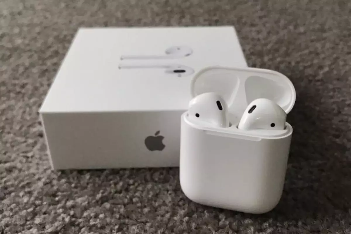 Kes untuk mengecas fon kepala Airpods menyebabkan kelewatan jualan permulaan mereka