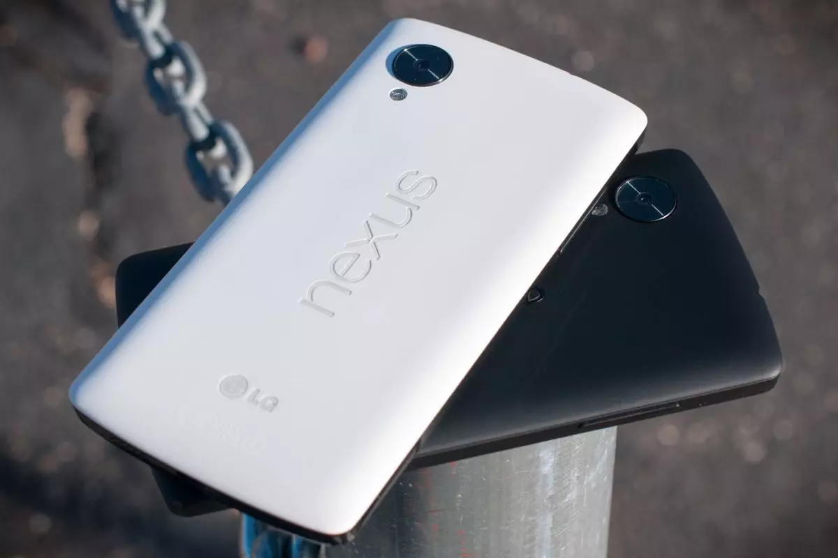 Амазон нь Google Nexus 5-ийг сурталчилгааны нэг хэсэг болгон сурталчилгааны нэг хэсэг болгон худалдаж авахыг санал болгож байна