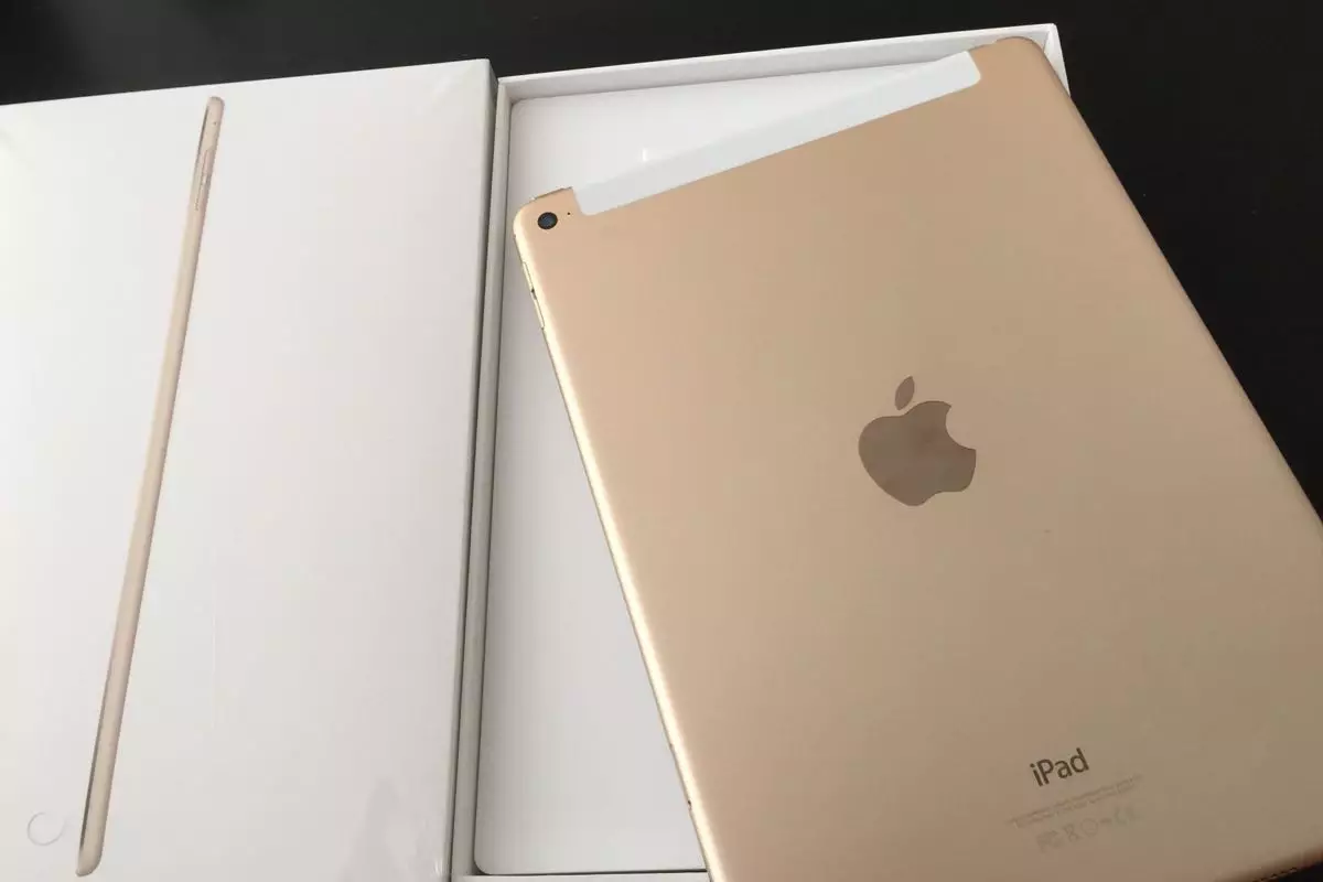 La kosto de iPad Air 2 en Rusujo falis al historia minimumo