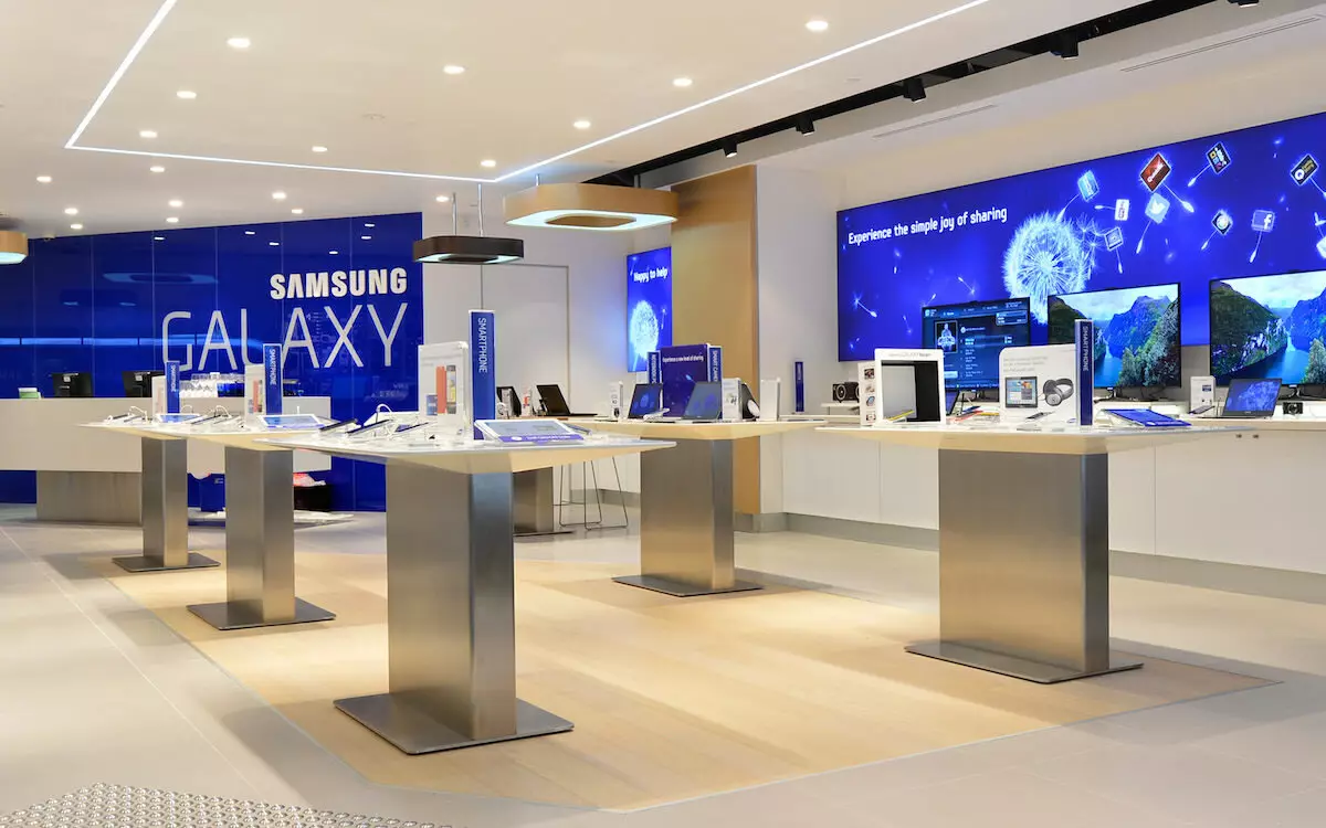 Samsung Store Russia New Galaxy 2