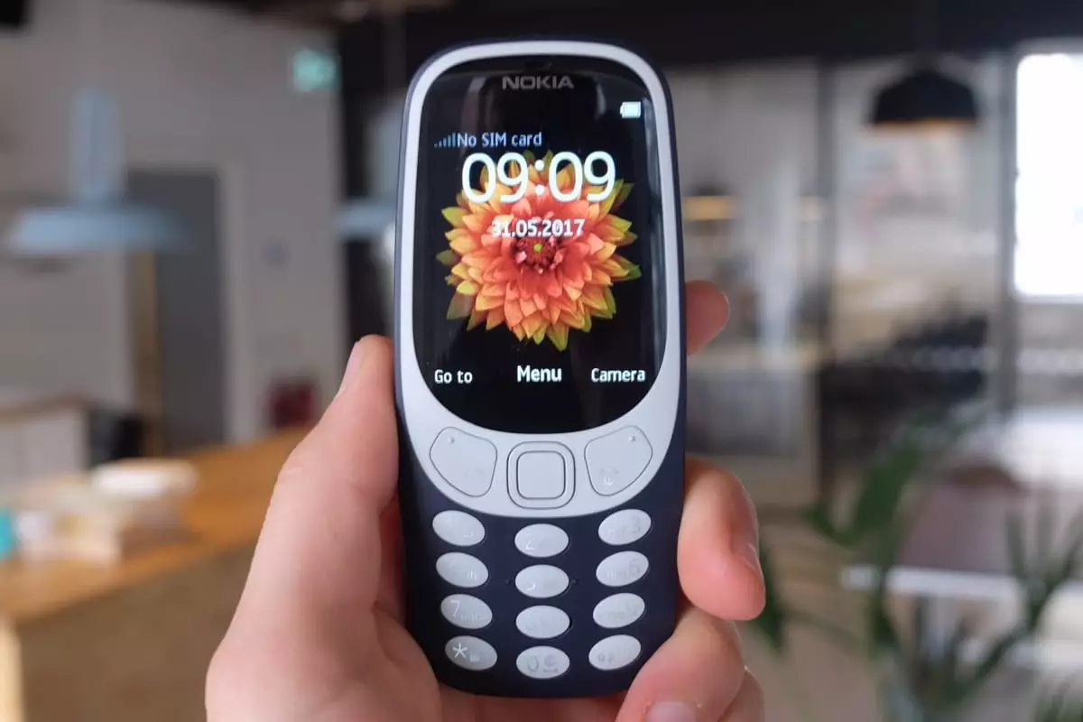 Russlandene i Russland er misfornøyd med den nye Nokia 3310 - returnerer pengene mine til meg!