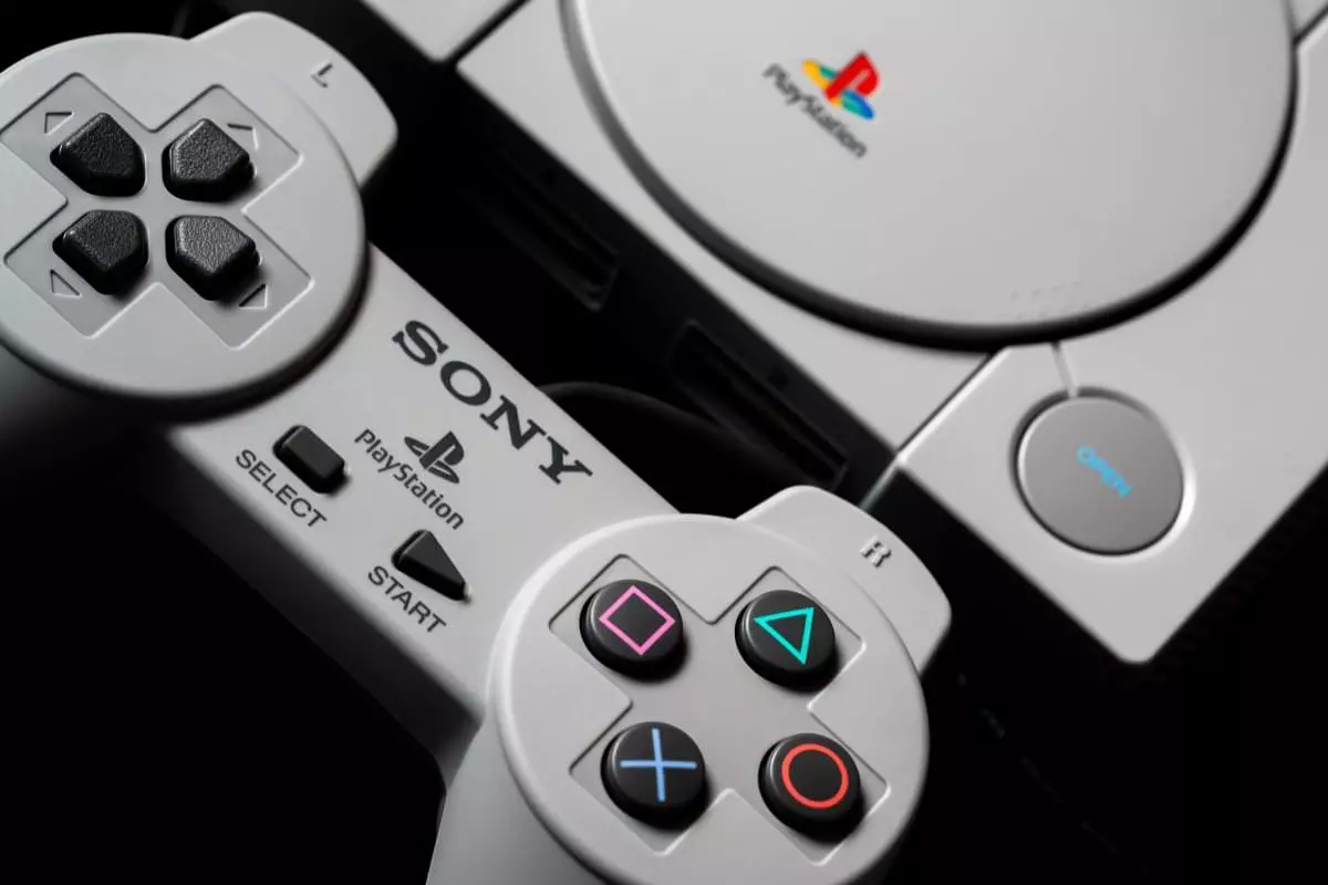 Le plus récent Sony PlayStation a écrasé au prix trois fois à 2 990 roubles 30541_1