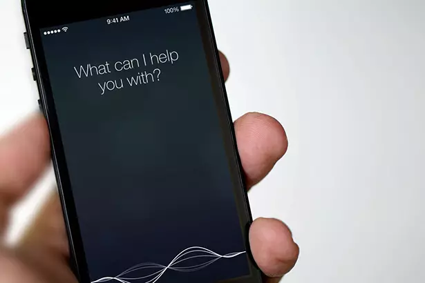 Përdoruesit ankohen për punën e dobët të Siri rus në iOS 8.3