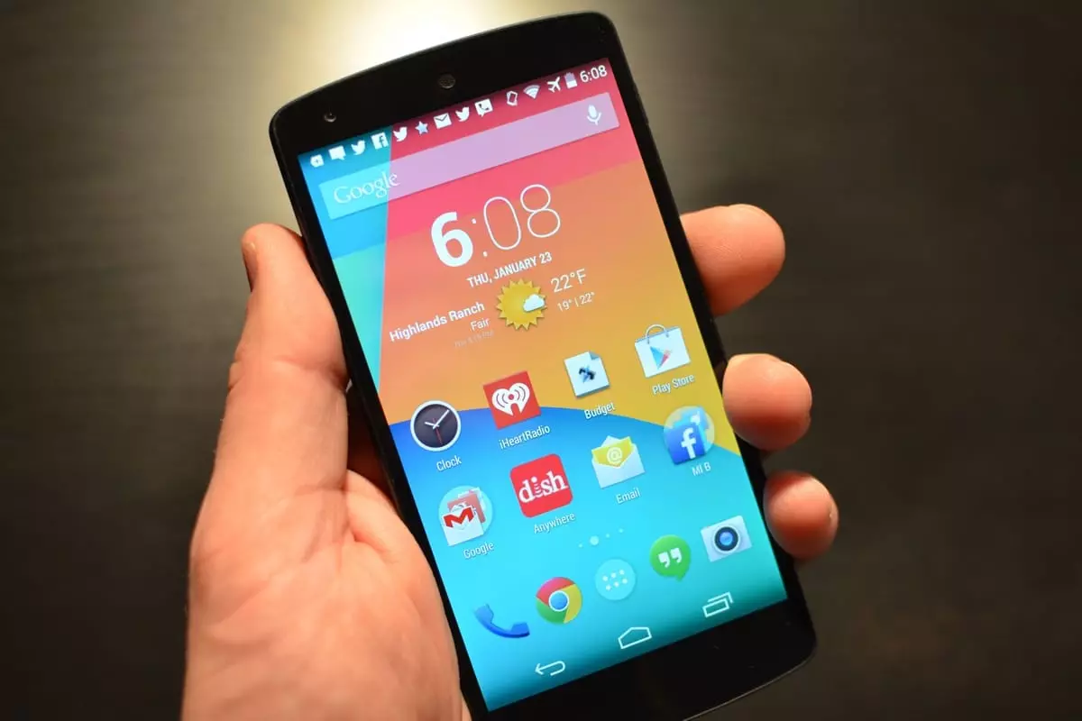 Rwose Google Nexus 5 hamwe no kohereza kubuntu muburusiya bwagurishijwe igiceri