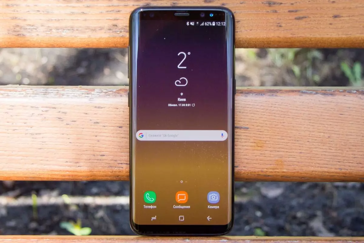 Rusiyada Samsung Galaxy S8 dəyəri psixoloji səviyyədə aşağı düşüb