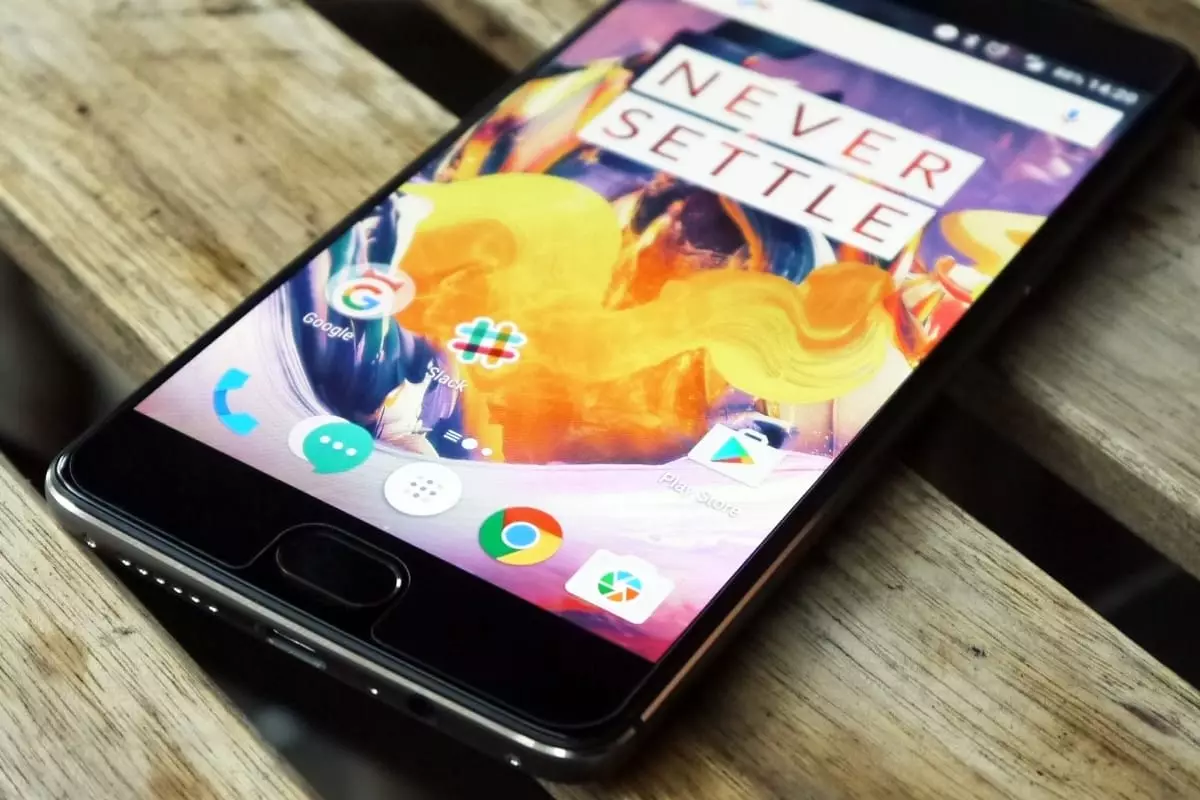 Това е неудобно: управителят е оправдано за откраднат дизайн OnePlus 5