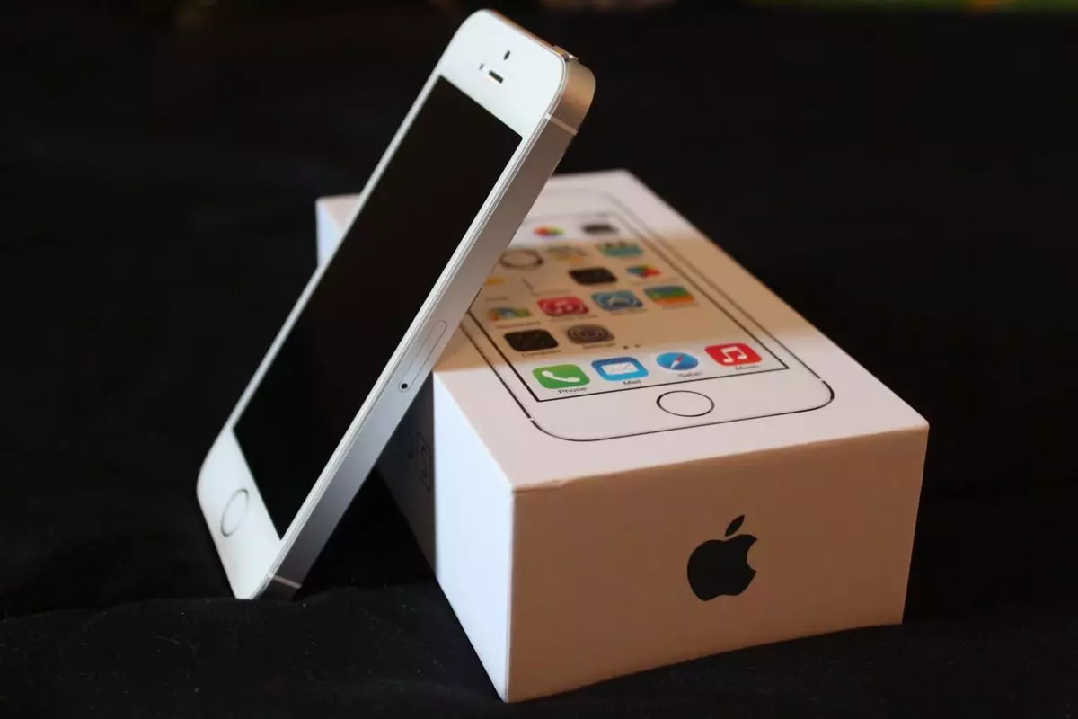 SmartPhone Apple iPhone 5s сатып алыгыз, хәзер бер тиен була аласыз