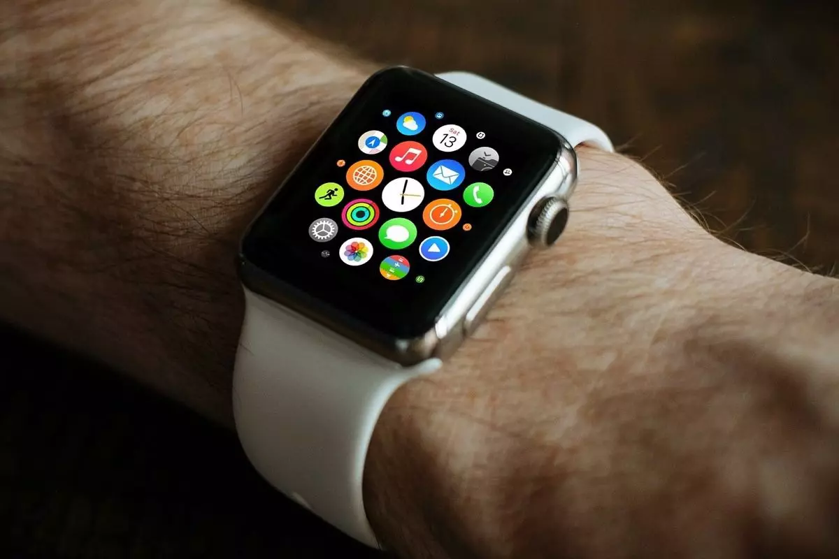 ئۈچىنچى ئەۋلاد Apple Watch Watches نېپىز دېلو ئالىدۇ