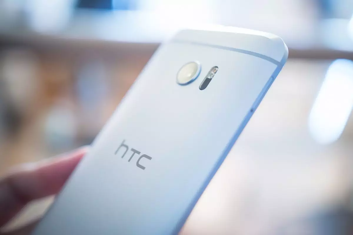 De presentatie van de beste smartphone van de nieuwe HTC vindt plaats op 12 januari