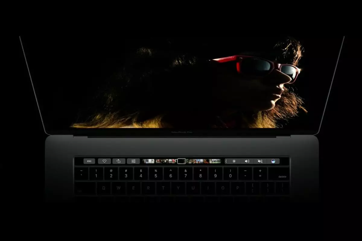 Adnewyddodd Apple Macbook Pro (2016) Bar Touch 3