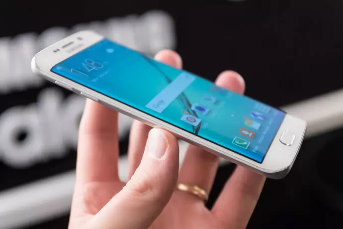 Galaxy S6 Evertaf سامسۇڭ رۇسىيە ئۇستىئىل ئۇلىنىۋاتىدۇ ئۇكرائىنانىڭ سېتىلىدۇ 6 ئالما 5