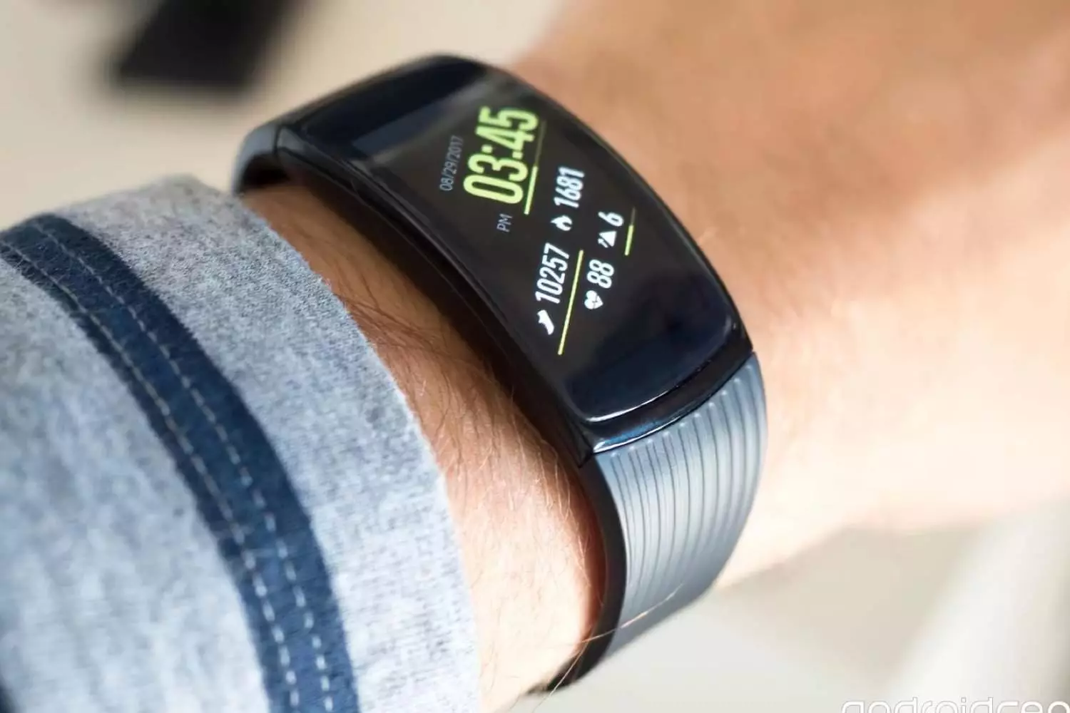 Xiaomi Mi Band 5 - ကမ္ဘာပေါ်ရှိနောက်ဆုံးပေါ်အားကစားလက်ကောက်များ, 31683_1