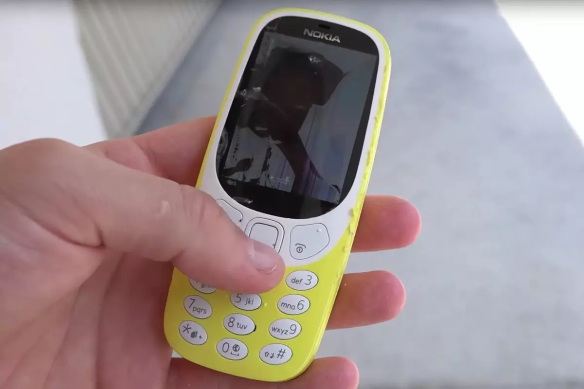 Uchungechunge lokuhlolwa kobuhlanya lwefoni entsha Nokia 3310 (2017) 3186_1