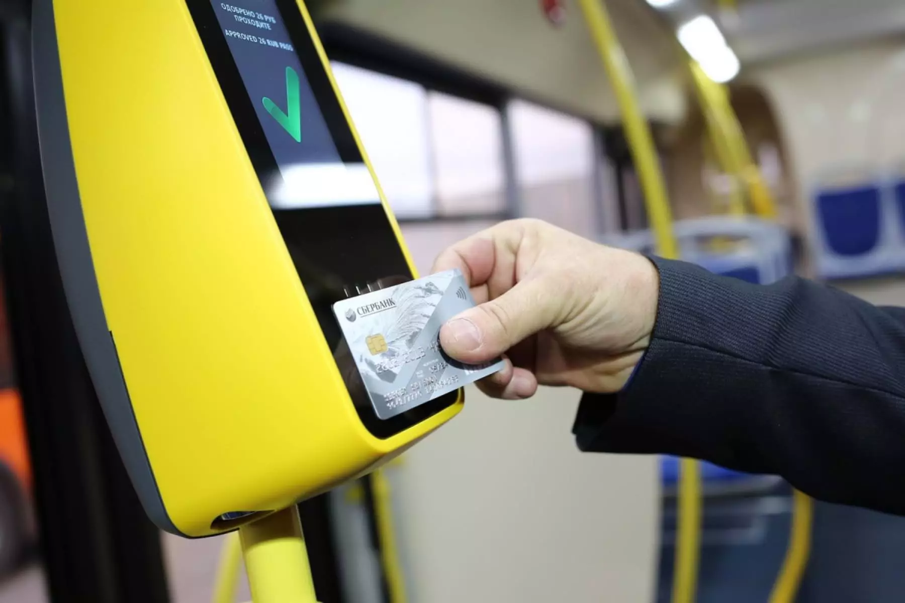 Sberbank a permis aux propriétaires de toutes les cartes bancaires gratuitement à rouler dans des transports urbains 31905_1