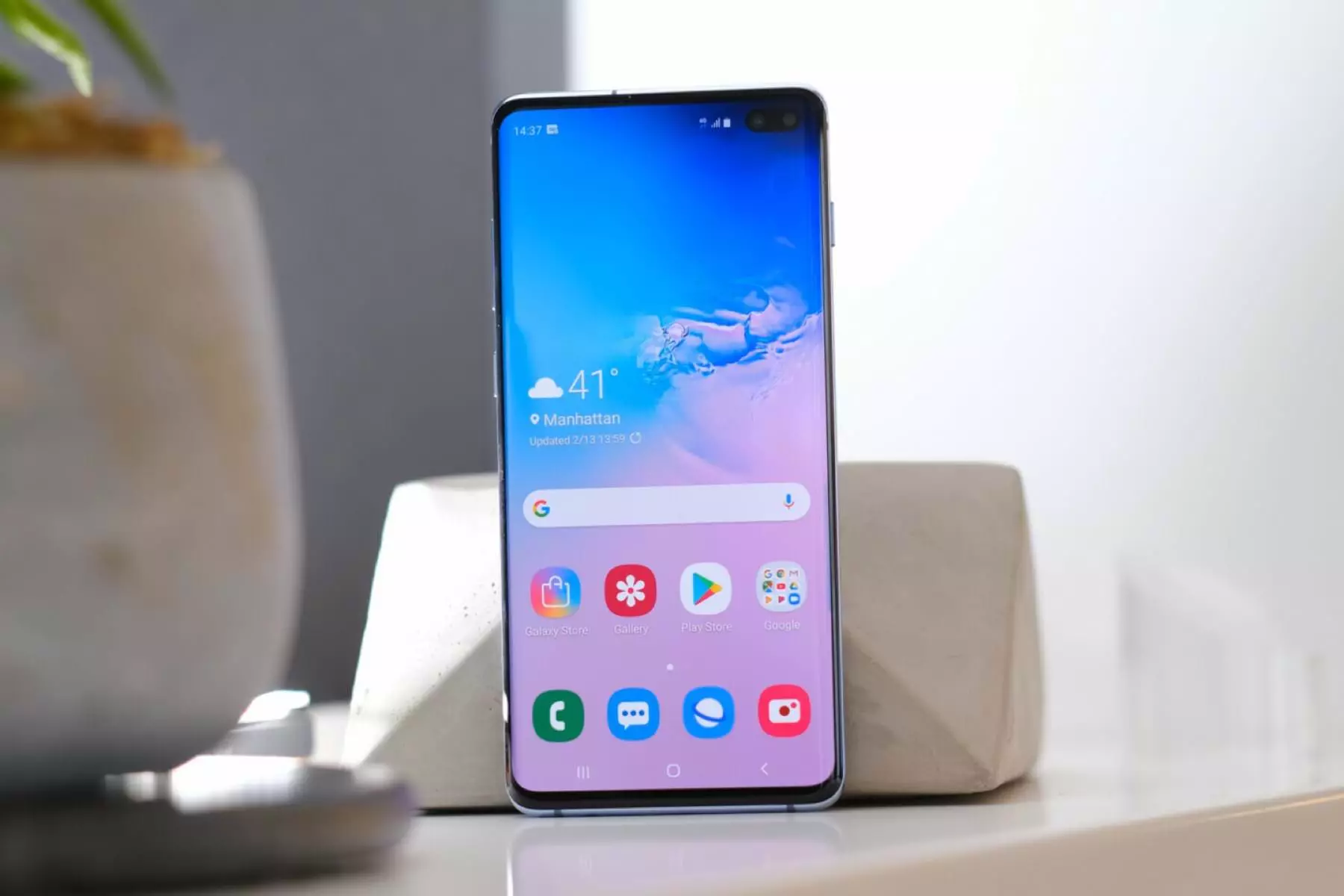 Samsung Galaxy S10 brach im Preis auf die Ebene des Budgetmodells zusammen 31940_1