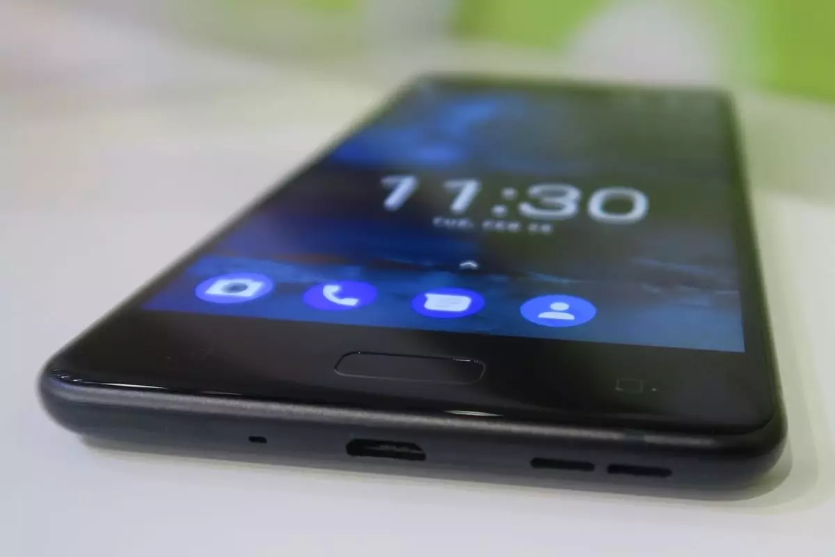 Nokia 8 pral youn nan nimewo yo kamera pi bon sou mache a akòz chanm lan doub ak Zeiss optik