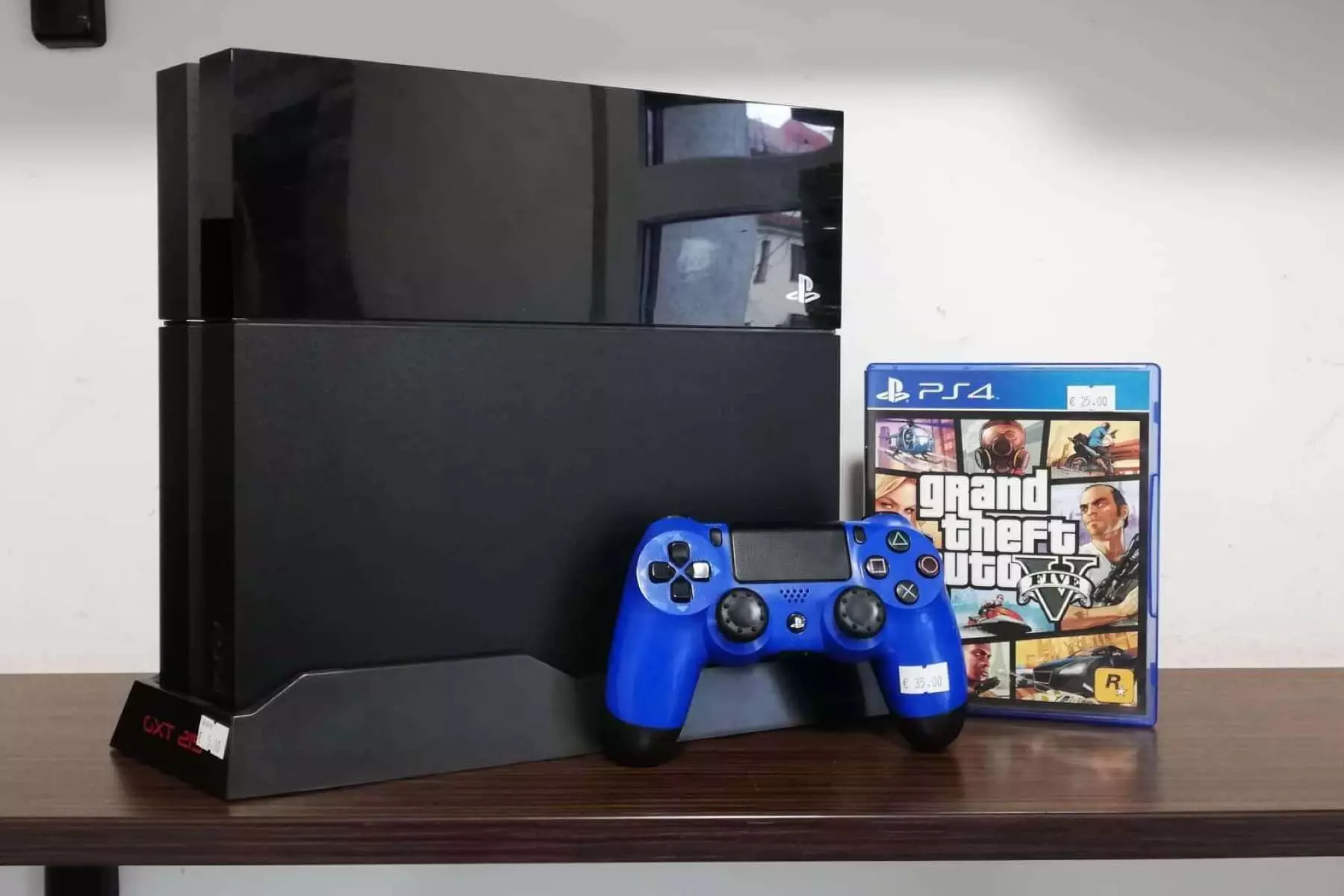 索尼在俄羅斯和世界其他國家崩潰了兩次Playstation 4的價格 32000_2