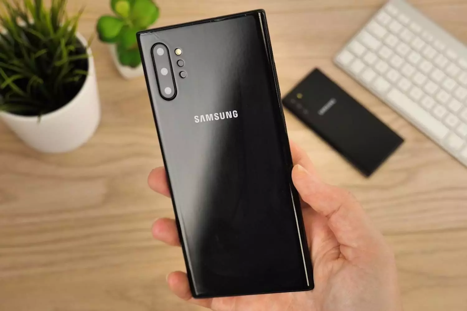 Samsung Galaxy Note 10 եւ Note 10+ նոտայի մեջ կարդացեք բոլորին ցնցված 32092_1