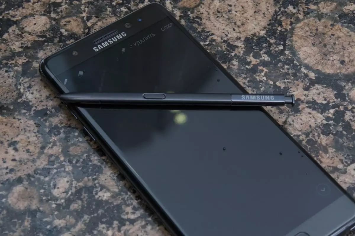 Samsung adistans "andikape" tout smartphones Galaksi Remak 7