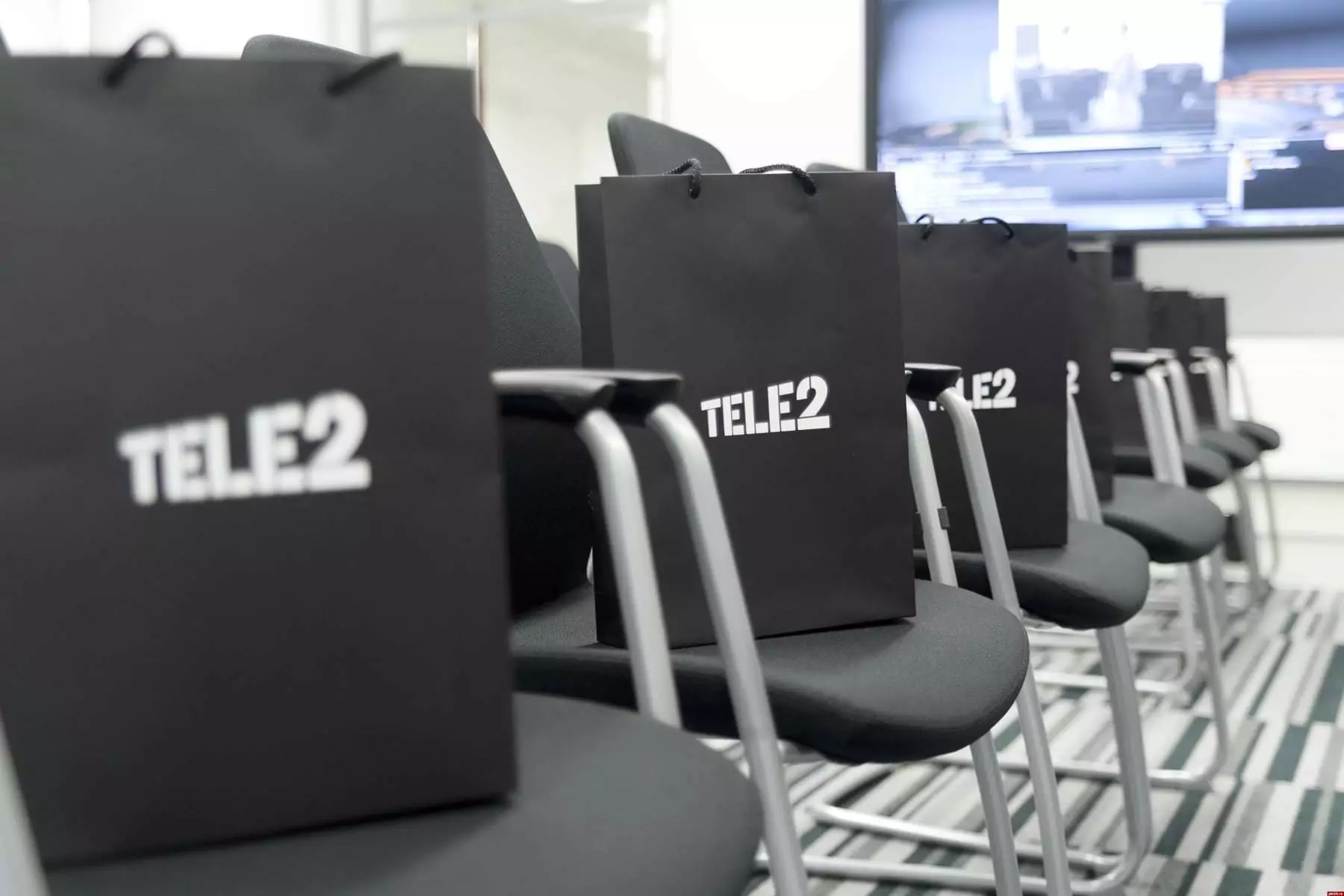 Tele2-ĉela operatoro lanĉis tre malmultekostan tarifan planon por 99 rubloj 32690_1