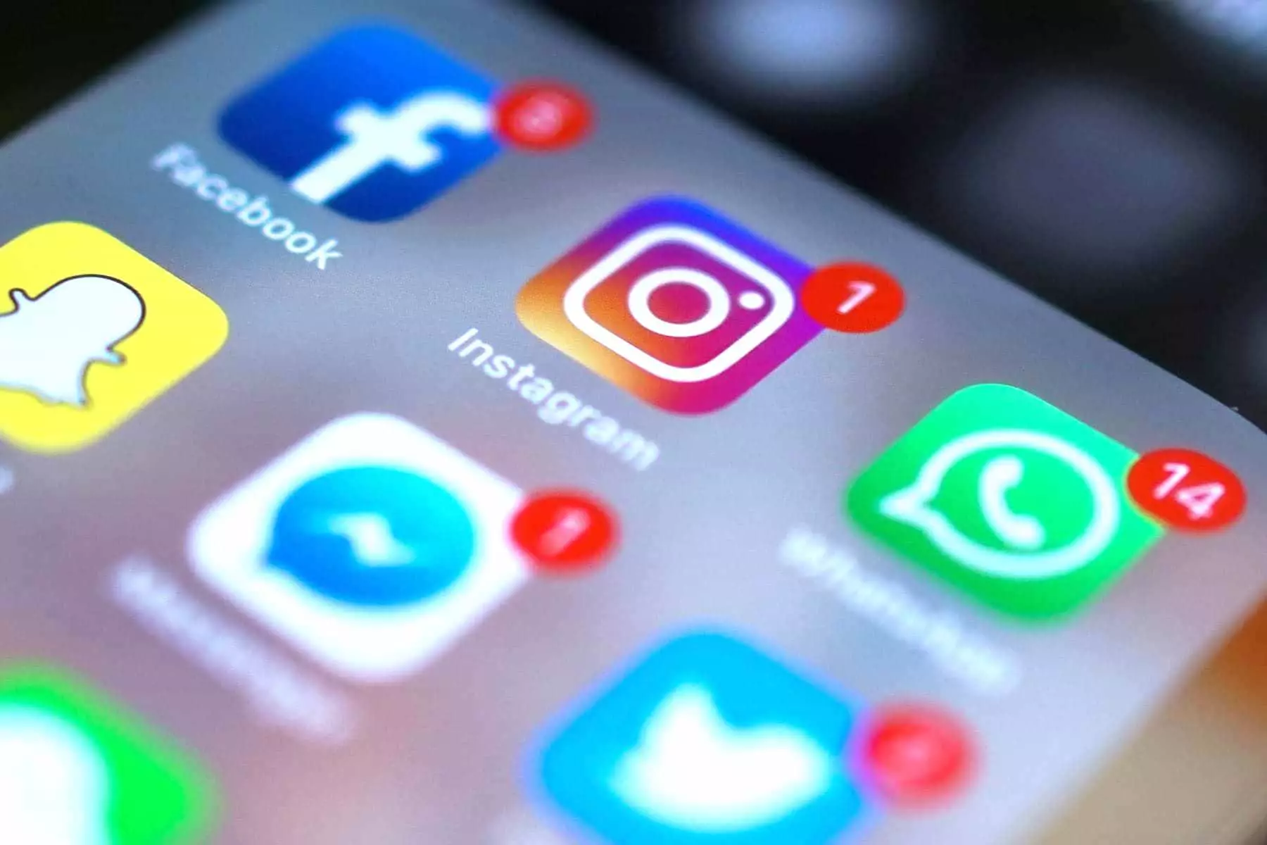 Thông qua Luật khóa YouTube, Facebook, Instagram, Twitter và các trang web ngoài trời khác 32720_2