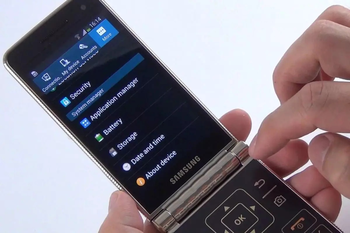 Samsung Galaxy Flaters 2 Paʻole Mobilephone i luga o Android o loʻo vaaia i le tagavai
