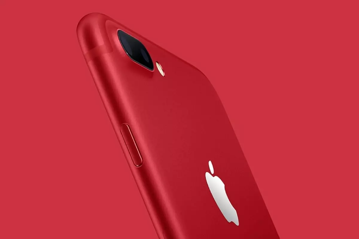 Kúpiť iPhone 7 a iPhone 7 Plus (Red) Špeciálne vydanie v Rusku - AKET