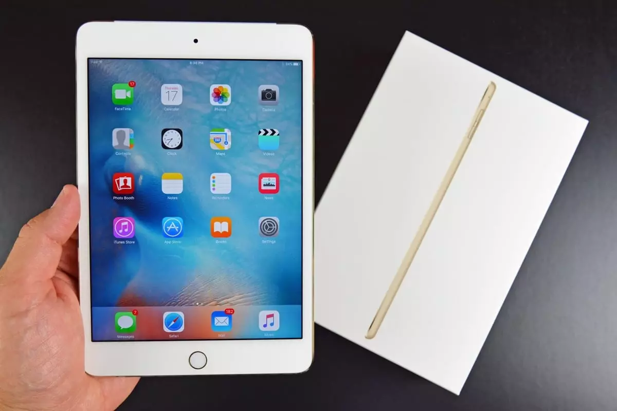 Perny အတွက်ယာယီရောင်းရန်အတွက် 128 GB ဖြင့် iPad Mini 4 3282_1