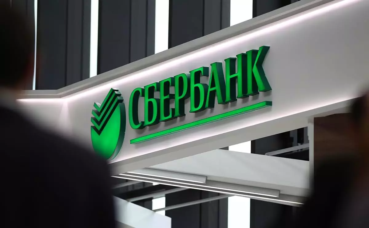 Sberbank huet iwwer den zukünftege Standard geschwat, wéinst deem all Rubel Sue behënnert ginn a komplett verbrannt 32847_1