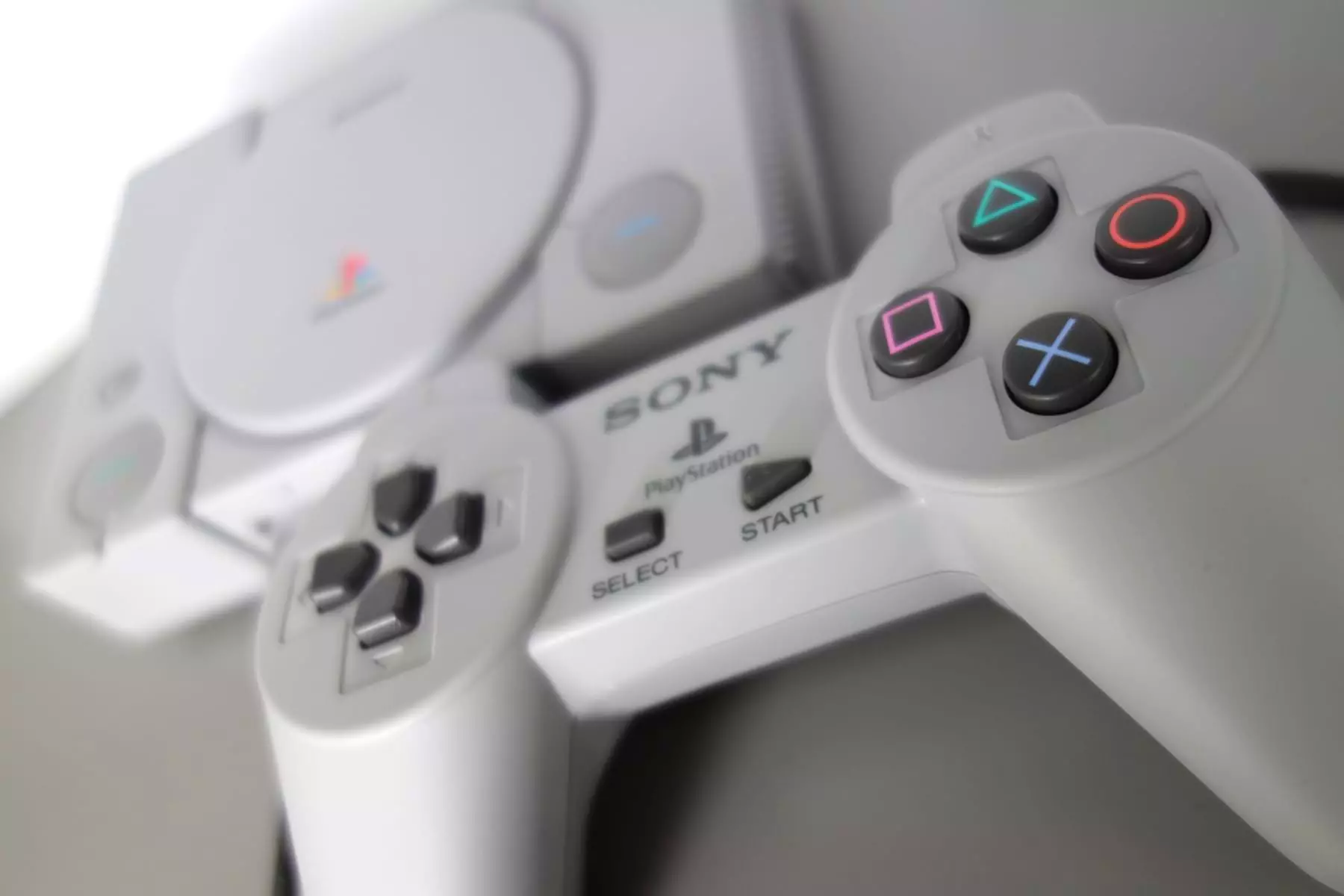 Sony hit cenu par modernāko PlayStation līdz 2,990 rubļu cena