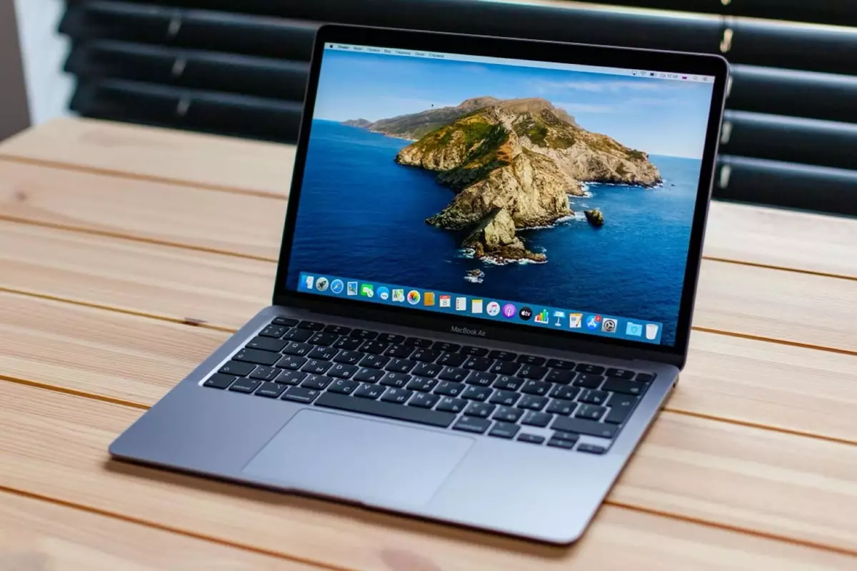 Apple ha rilasciato il primo MacBook sul processore del braccio. Questo è il Mac più economico della storia. 33192_1