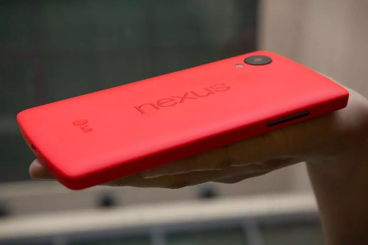 Mividy mavitrika amin'ny Google Nexus 5 na dia telo taona taorian'ny nanombohan'ny varotra