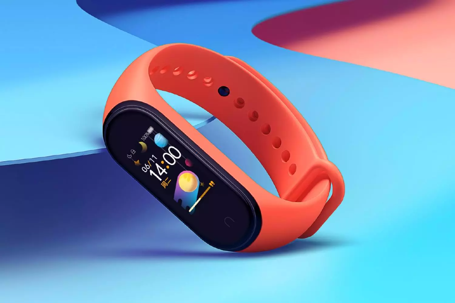 Mahafinaritra fotsiny maimaim-poana: Xiaomi mi band 4 torotoro amin'ny vidiny 33456_1