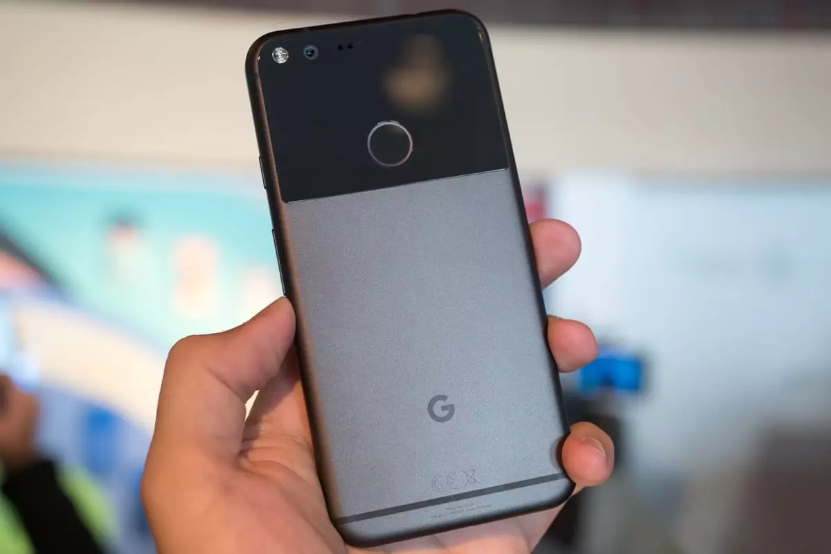 Google tsis kam los tsim ib tug smartphone pixel 2 XL, tab sis tsis yog txhua yam yog phem li ntawd 3346_2