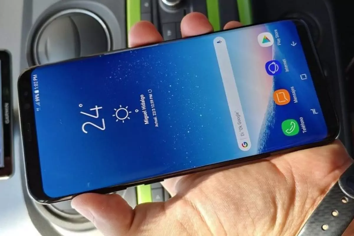 Sommige live foto's van die Samsung Galaxy S8 + bedryfstelsel op die skerm