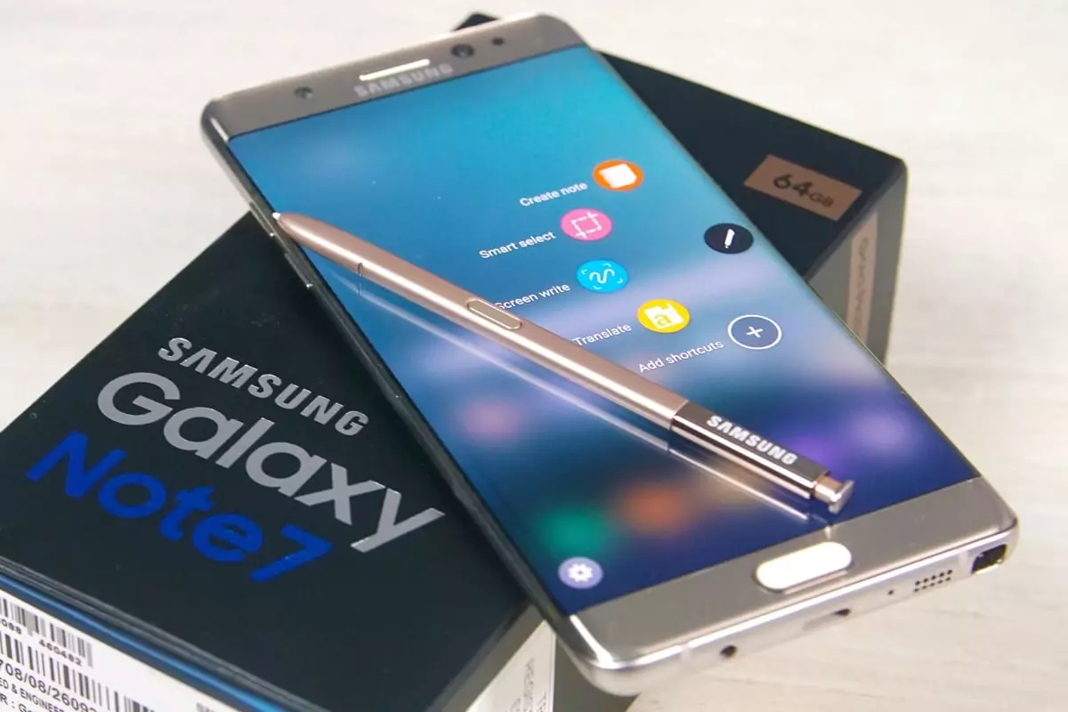 Samsung Galaxy Note EF - Smartphone restaurato con la principale peculiarità Galaxy S8