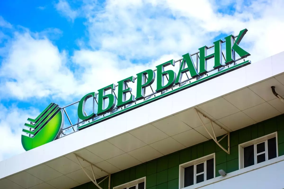 Sberbank secara besar-besaran menutup semua cawangan di Rusia 33904_1