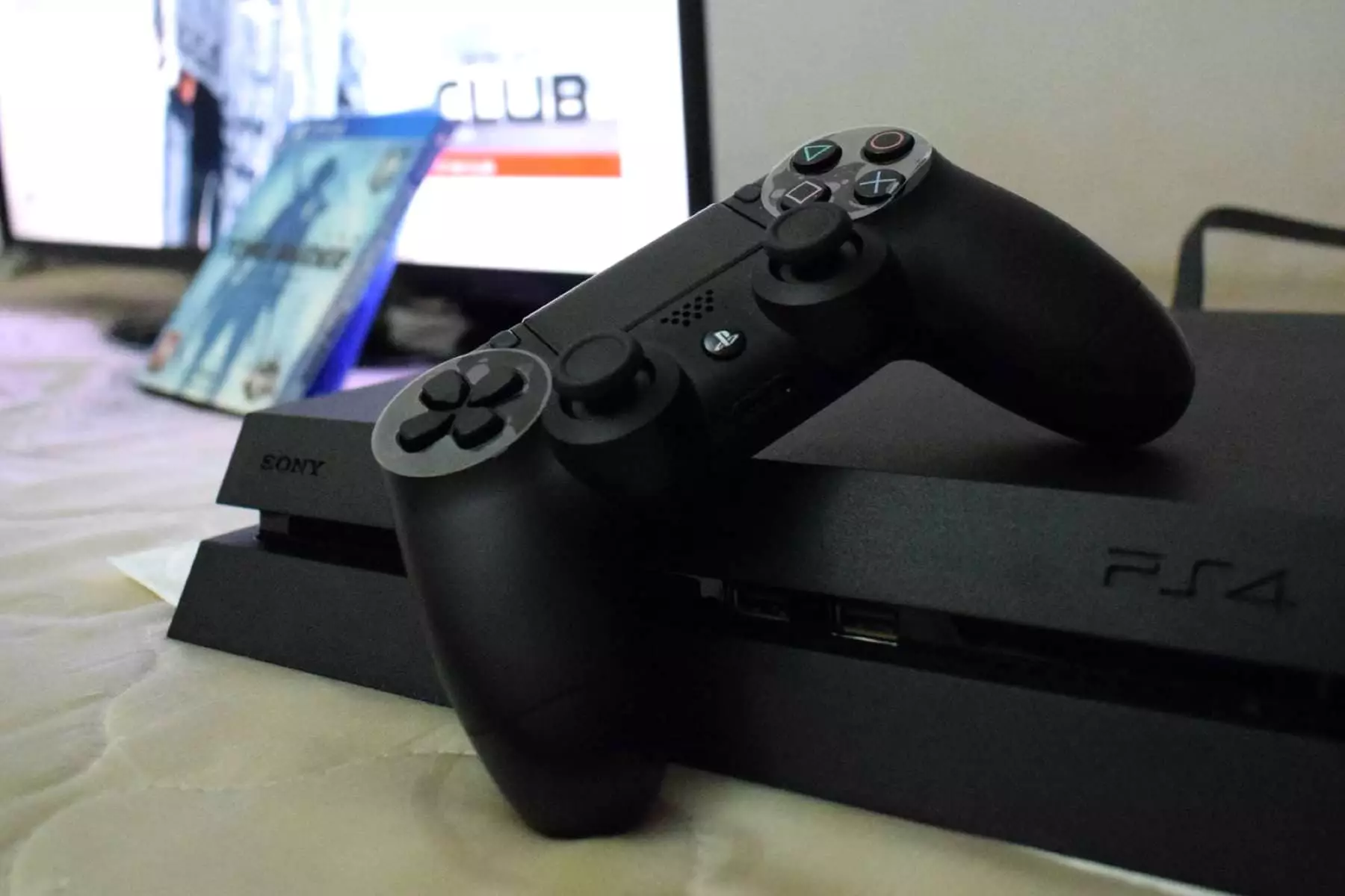 Sony PlayStation 4 con tre esclusioni vendono temporaneamente per 2.599 rubli 33943_1