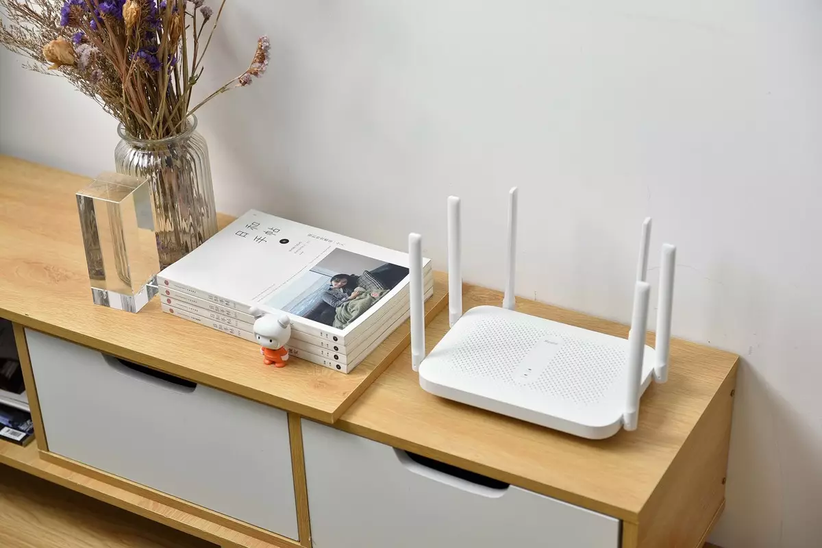 Xiami wuxuu siidaayay router-ka adduunka ugu fiican xawaaraha 2100 mbps, oo qiimahoodu yahay 1,500 rubles 34032_2