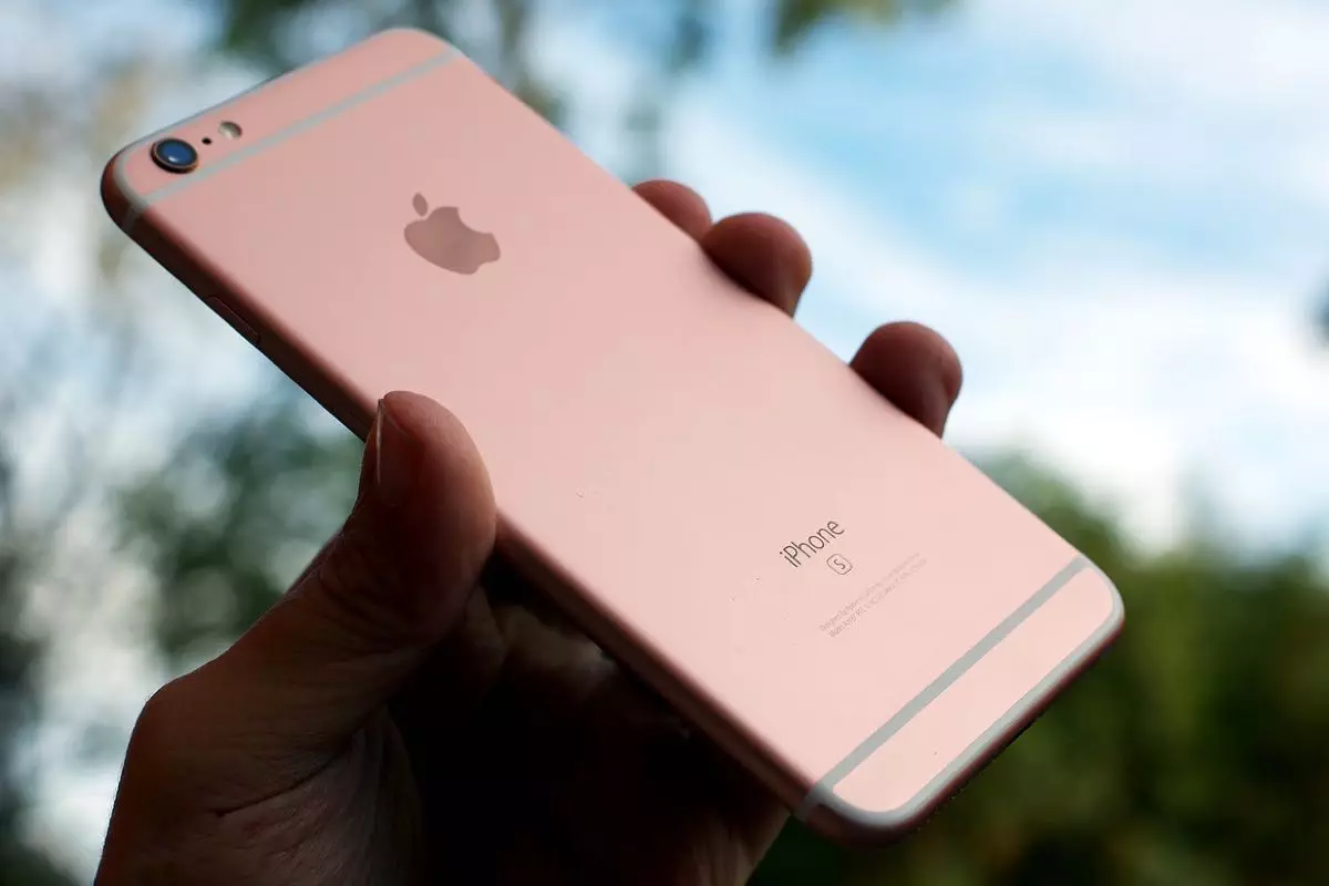 IPhone 6s Smartphone samentawis ngajual ngan ukur $ 479