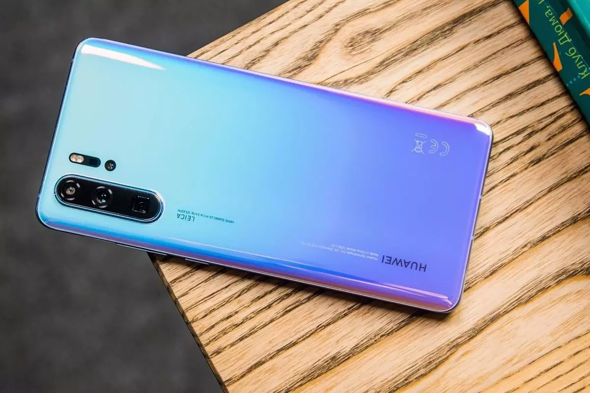 Huawei kommer att betala alla ägare av smartphones pengar 34157_1