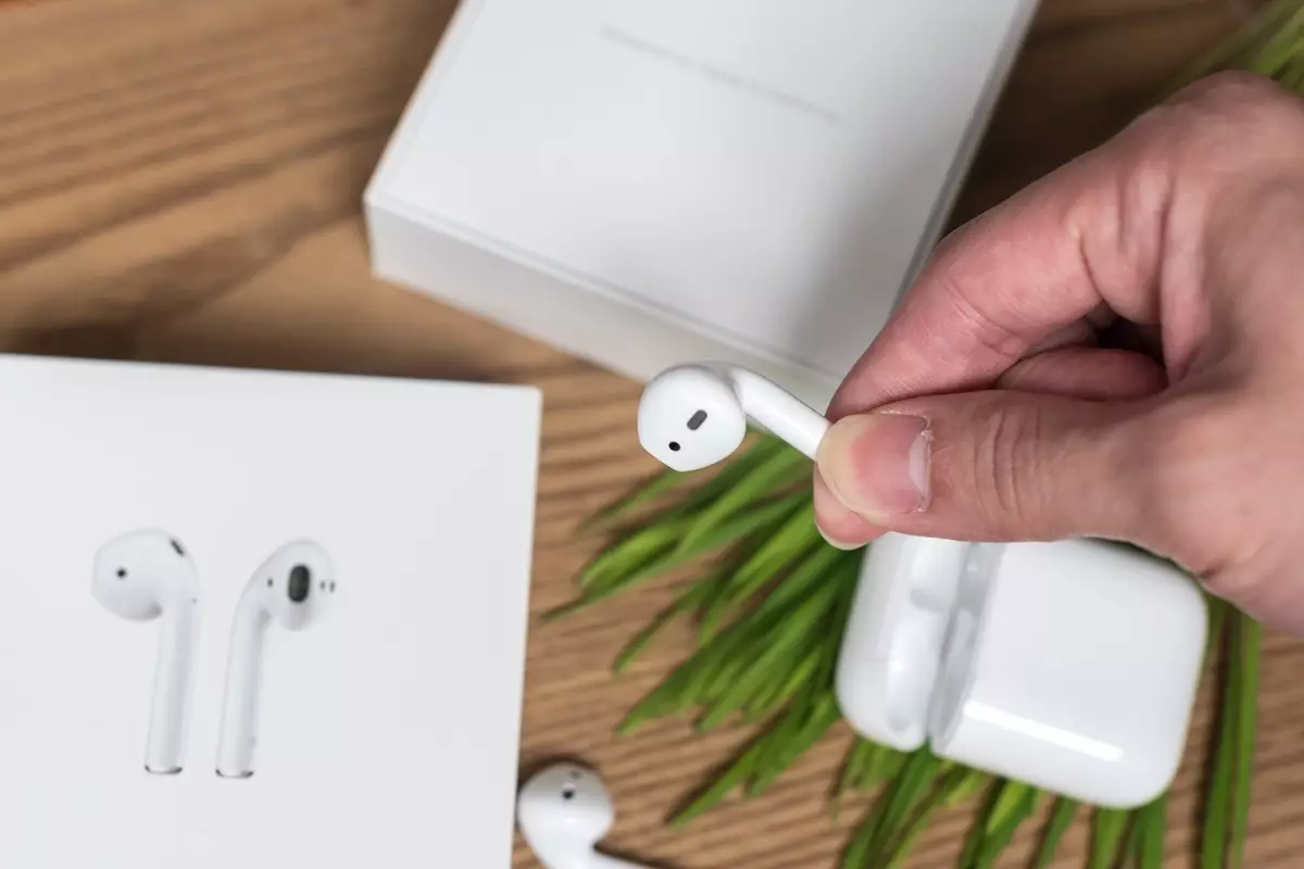 Apple meningkatkan produksi headphone airpod karena peningkatan permintaan