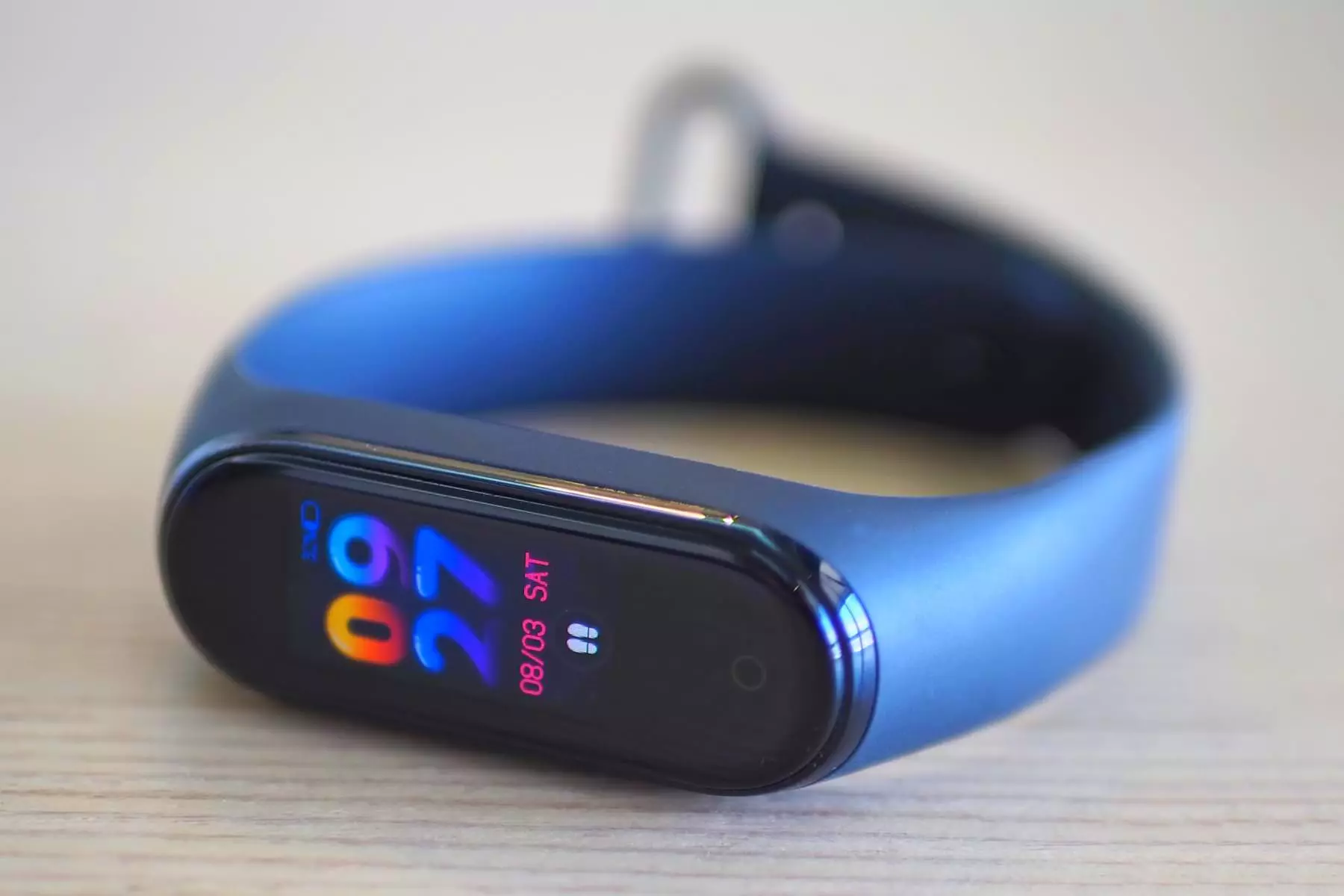 Xiaomi Mi Band 5 به دلیل این ضرر و زیان در هیچ موردی نمی توانم خرید کنم 34262_1