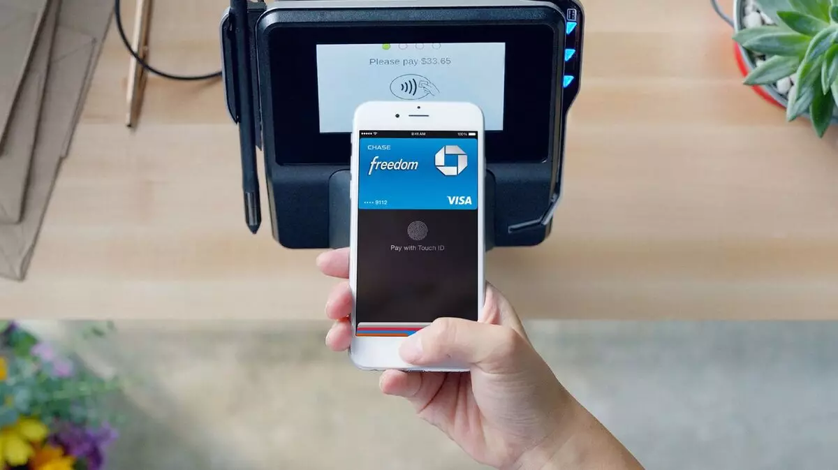 Apple Pay iPhone 6 Apple Watch USA Rusko Bank recenze Unboxing