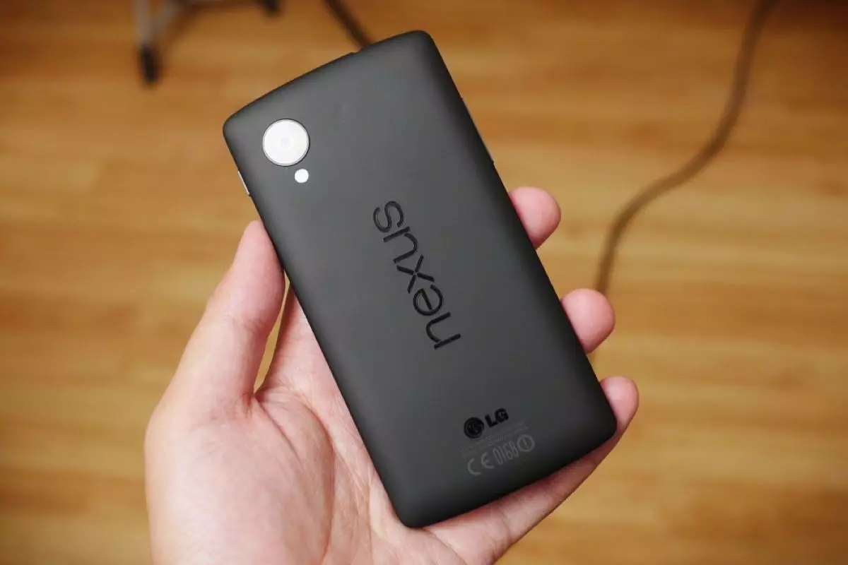 Google Nexus 5, zamanının en iyi akıllı telefonunu adlandırdı