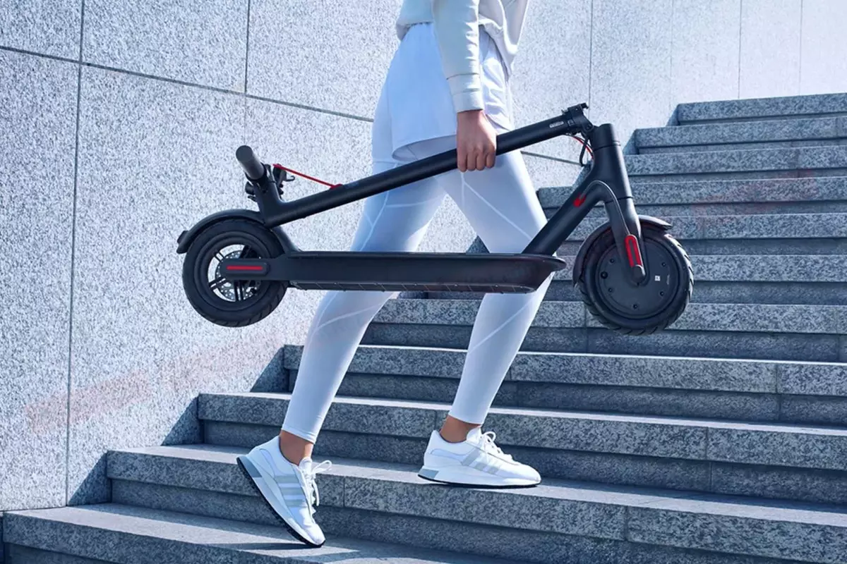 Xiaomi Mijia Scooter 1S je reprezentován - elektrický skútr s obrazovkou a tah 30 km 34560_8