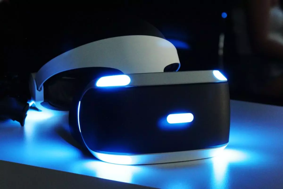 Yuav Lub Sony Playstation Vr Virtual Kev Rirtual Reless tau dhau los ua tau nyob hauv Russia