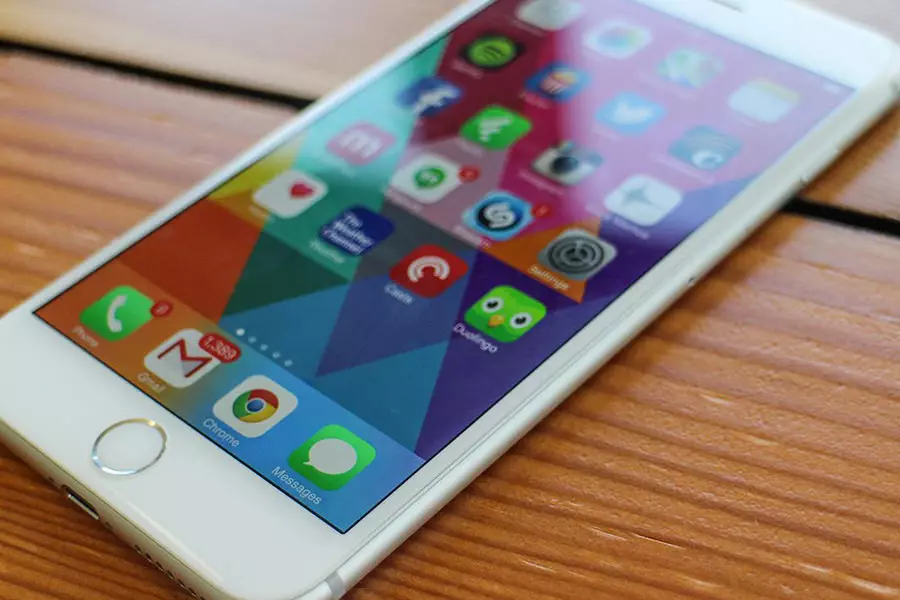 Apple Rossiyada iPhone 6 smartfonlari va iPhone 6 Plus narxini pasaytiradi