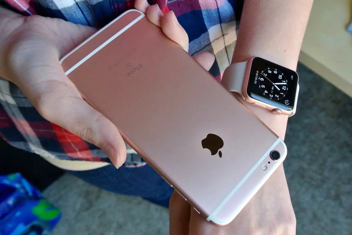 Co inicio das vendas iPhone 7 e iPhone 7 Plus Coloring Rose Gold deixou de ser golpeado