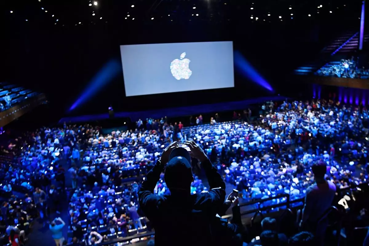 עפּל אנגעהויבן סעלינג טיקיץ אין WWDC 2017, ווו יאָס 11 און מאַקאָס 10.13 וועט זיין דערלאנגט